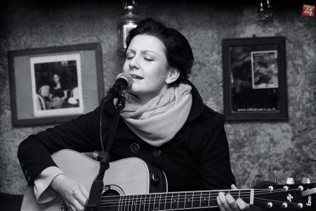 Multitalent Prešovčanky Viki Olejárovej: Spieva, fotí a vyrába umelecké ...